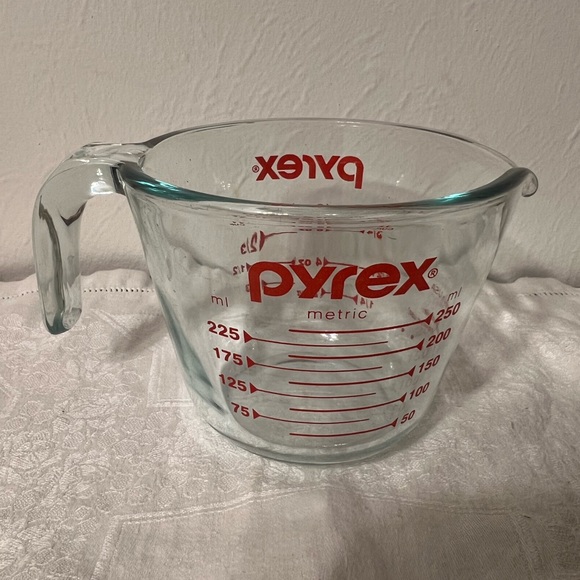 Kitchen | Pyrex Glass Graduated Measuring Cup | Poshmark